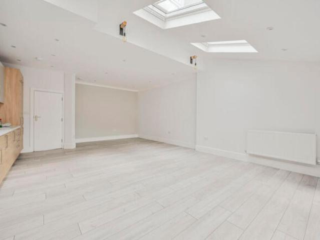 4 bedroom terraced house for rent in Russell Avenue, N22, Wood Green, London, N22