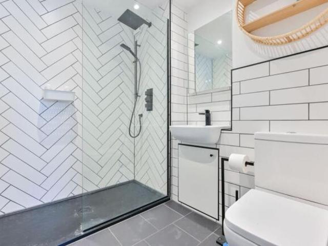 4 bedroom terraced house for rent in Ruston Road, Woolwich, London, SE18