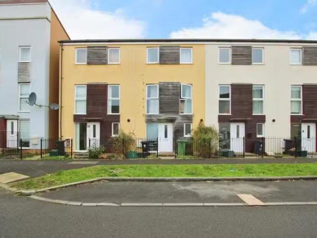 4 bedroom terraced house for rent in Wood Street Charlton Ha.