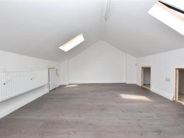 4 bedroom terraced house for rent in Waverley Road, London, SE25