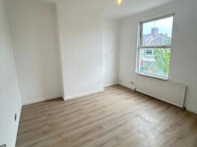 4 bedroom terraced house for rent in Waverley Road SE25