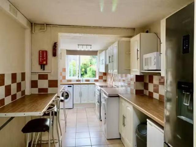 4 bedroom terraced house for rent in Wadloes Road, Cambridge.