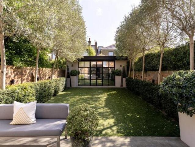 4 bedroom terraced house for rent in Wallingford Avenue, London, W10