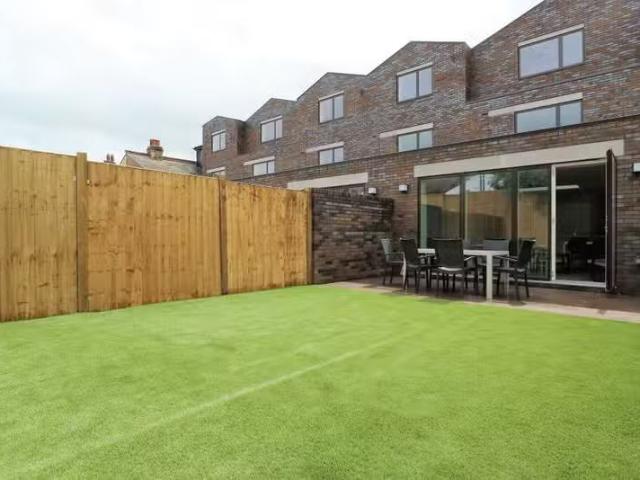 4 bedroom terraced house for rent in Wallis Terrace, Crusoe Ro.