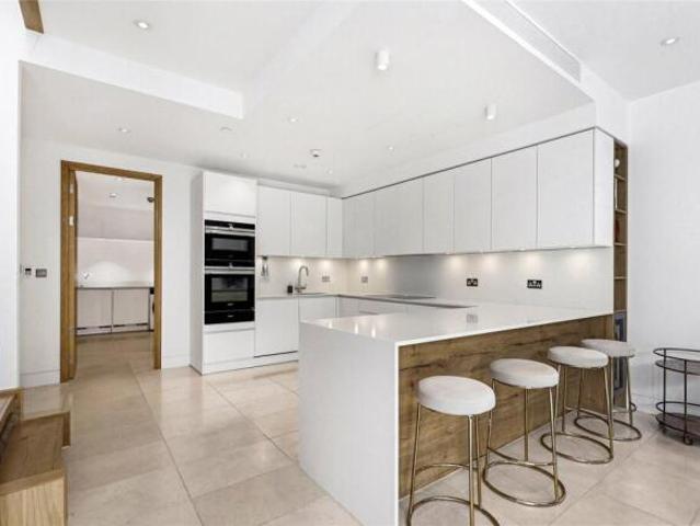4 bedroom terraced house for rent in Warriner Gardens, London, SW11