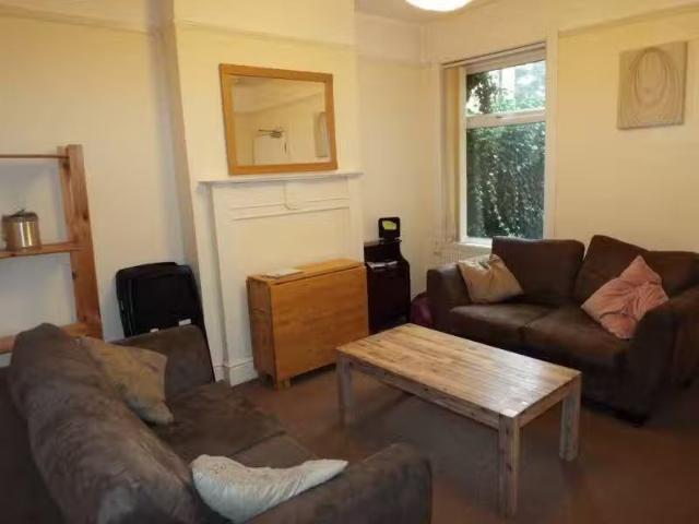 4 bedroom terraced house for rent in Warwards Lane, Selly Oak.