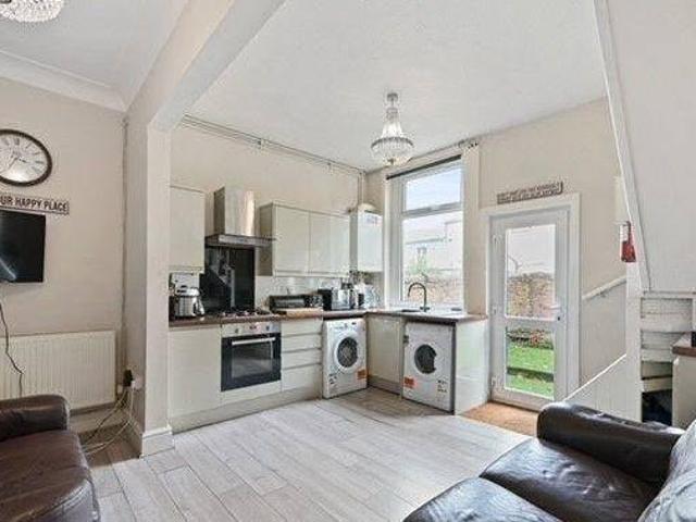 4 bedroom terraced house for rent in Wellington Street Preston PR1