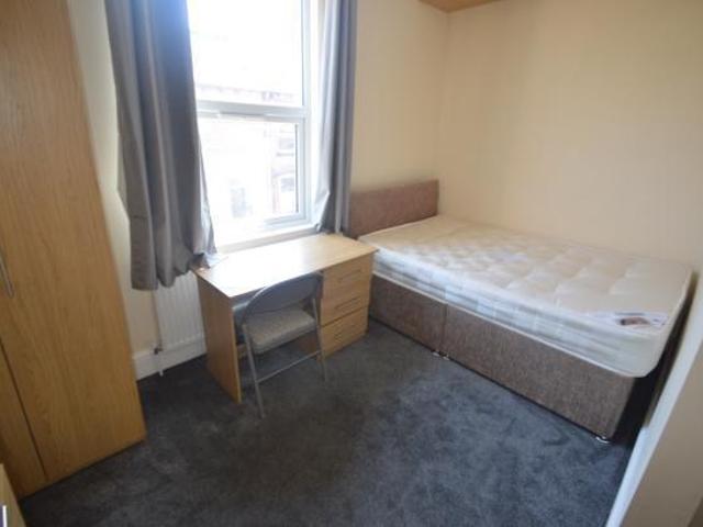 4 bedroom terraced house for rent in Welton Grove, Leeds, West Yorkshire, LS6