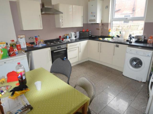 4 bedroom terraced house for rent in Welton Grove, Leeds, West Yorkshire, LS6