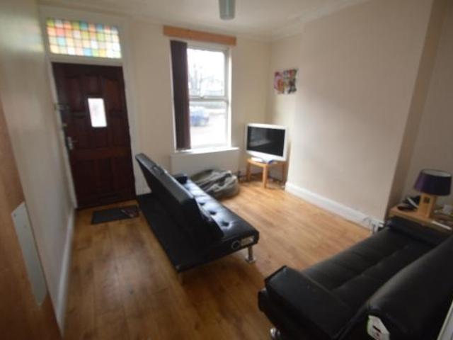 4 bedroom terraced house for rent in Welton Grove, Leeds, West Yorkshire, LS6