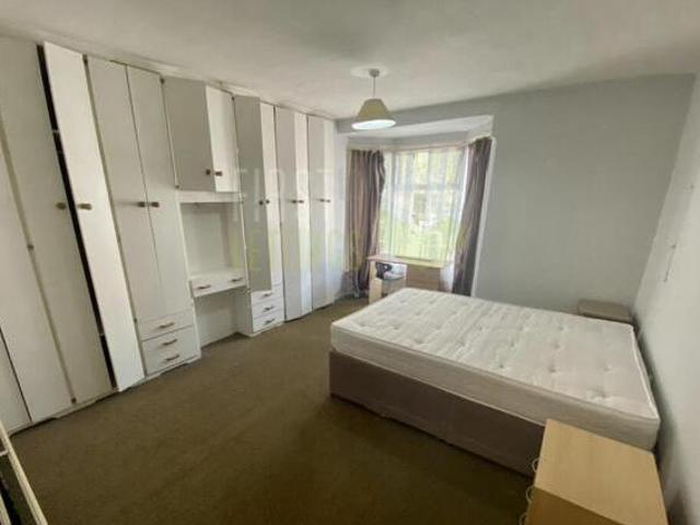 4 Bedroom Terraced House For Rent In West End