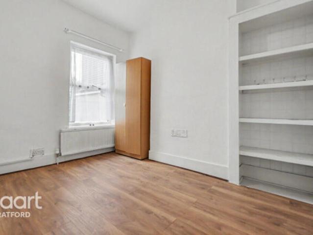 4 bedroom terraced house for rent in Westdown Road, London, E15