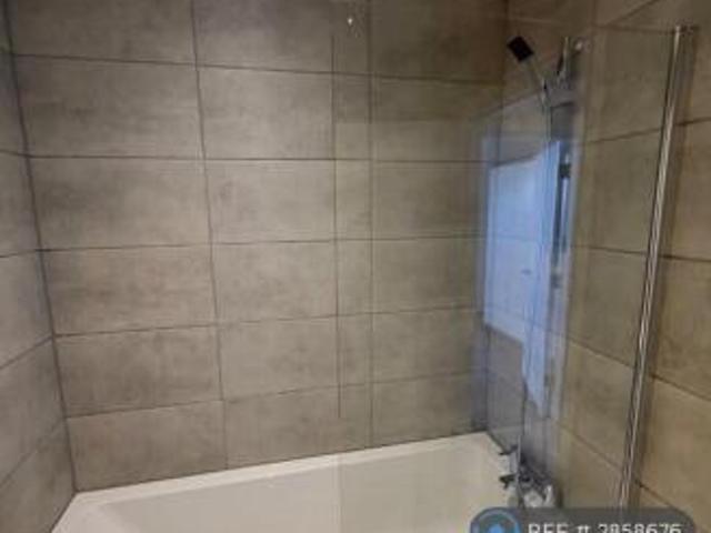 4 bedroom terraced house for rent in Whale Avenue, Reading, RG2