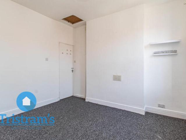 4 bedroom terraced house for rent in Wilford Crescent East, Nottingham, NG2