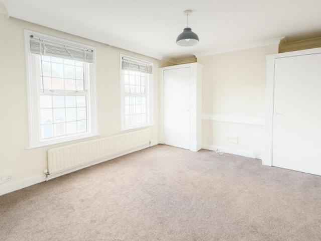 4 bedroom terraced house for rent in William Road, Sutton, SM1