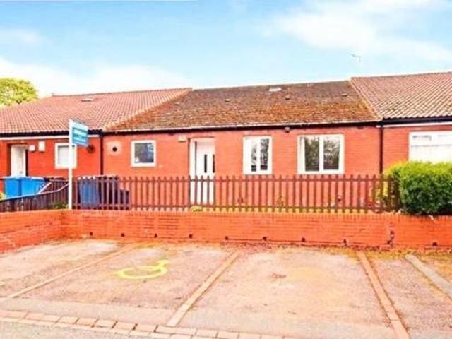4 bedroom terraced house for rent in Windmill Hill Daresbury Cheshire WA7
