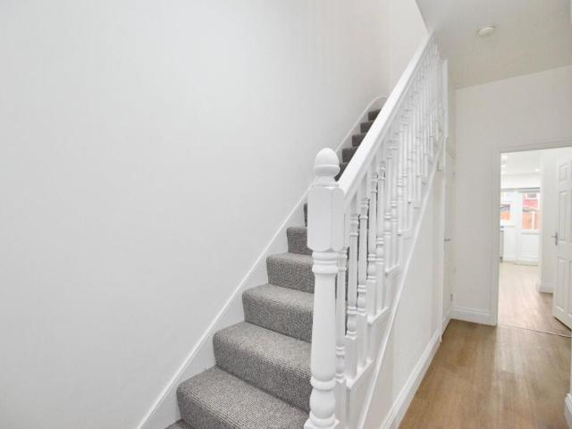 4 bedroom terraced house for rent in Windsor Road, Ilford, IG1