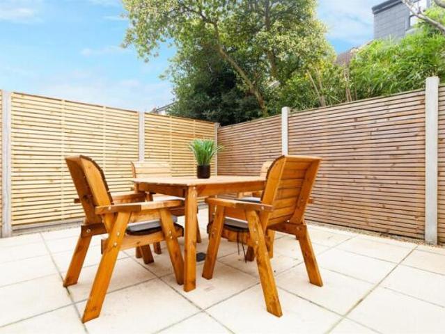 4 bedroom terraced house for rent in Wrexham Road, London, E3