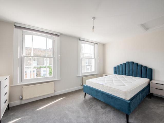 4 bedroom terraced house for rent in Tollet Street, Tower Hamlets, London, E1
