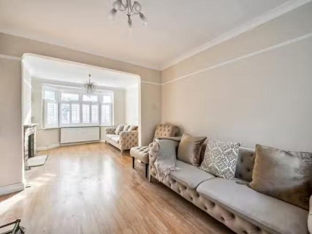 4 bedroom terraced house for rent in Tamworth Lane, Mitcham, L.