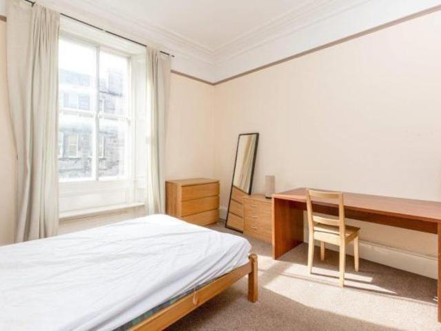 4 bedroom terraced house for rent in Teviot Street, London, E14