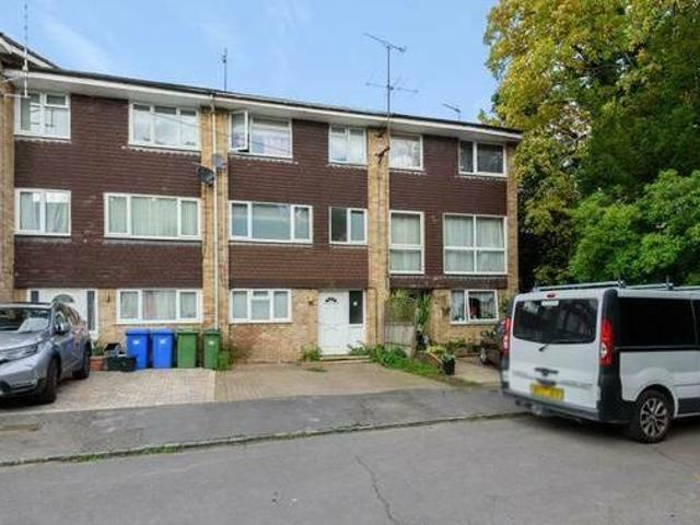 4 bedroom terraced house for rent in The Oaks Bracknell RG12