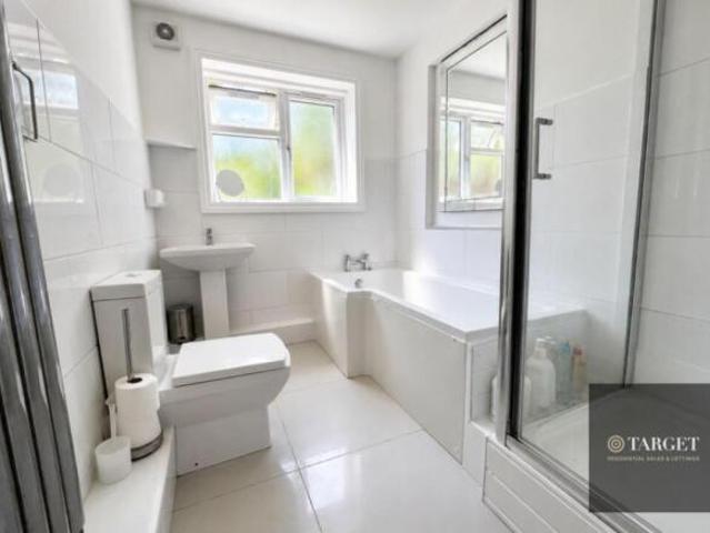 4 bedroom terraced house for rent in Tramway Avenue, N9