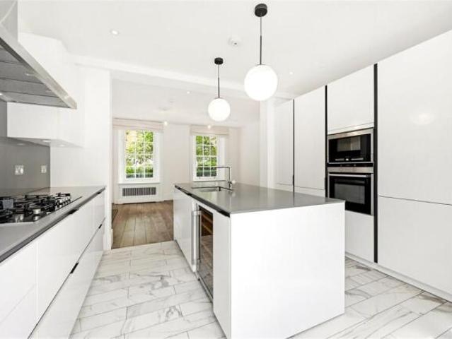 4 bedroom terraced house for rent in Trevor Square, Knightsbridge, London, SW7