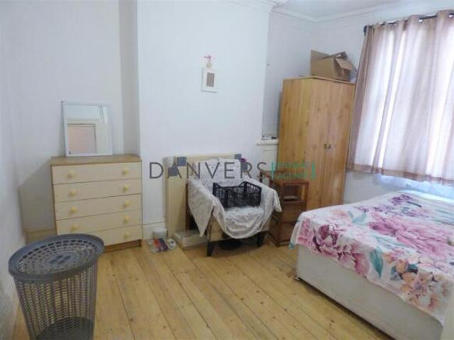 4 bedroom terraced house for rent in Tudor Road, Leicester, LE3