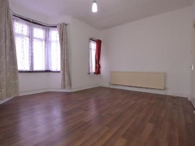 4 bedroom terraced house for rent in Upton Park Road, London, E7
