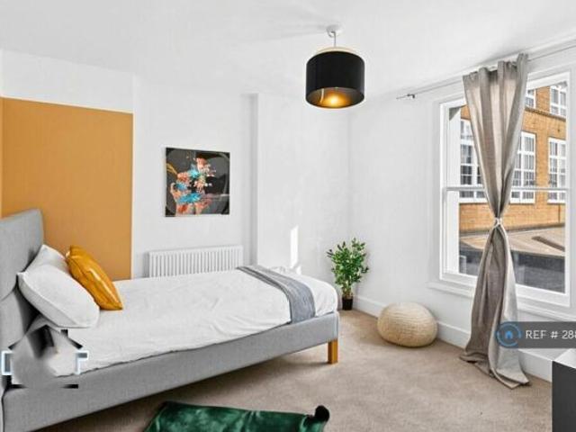 4 bedroom terraced house for rent in Upper North St, London, E14