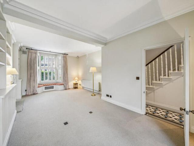 4 bedroom terraced house for rent in Ursula Street, London, SW11