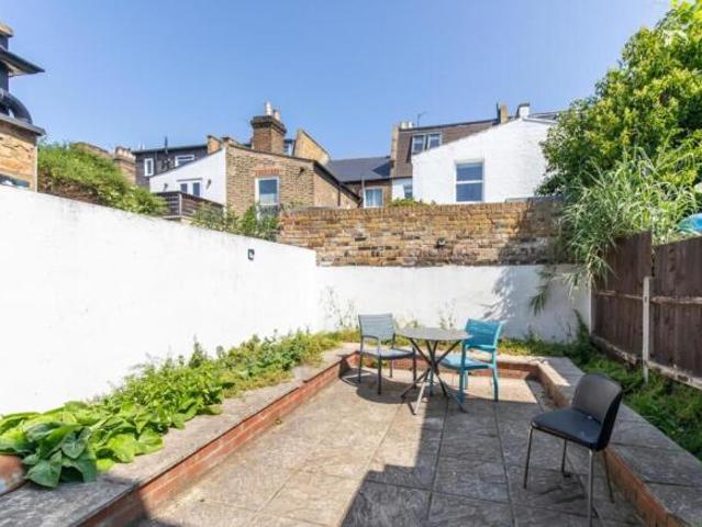 4 bedroom terraced house for rent in Vespan Road, Shepherds Bush, W12