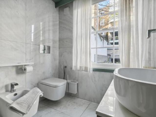 4 bedroom terraced house for rent in Vicarage Gate, London, W8