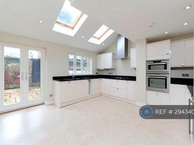 4 bedroom terraced house for rent in Vicarage Road, Teddington, TW11