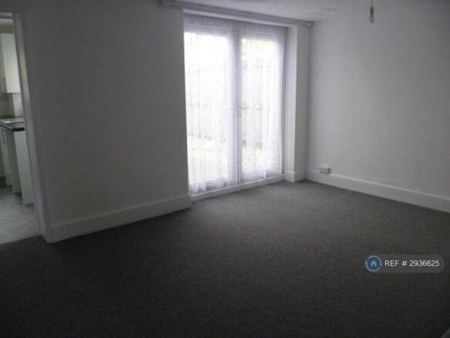 4 bedroom terraced house for rent in Victoria Road, Bournemouth, BH1
