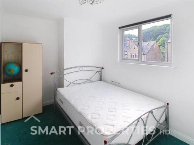 4 bedroom terraced house for rent in Victoria Road, Huddersfield, HD1