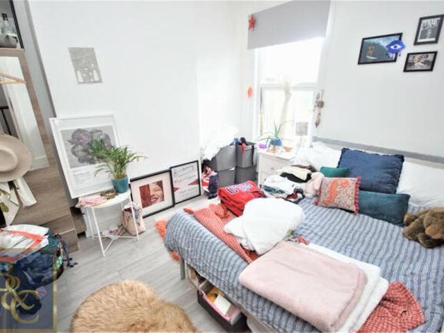 4 bedroom terraced house for rent in Vincent Road, Wood Green, N22