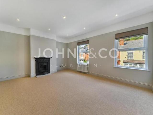 4 bedroom terraced house for rent in York Road, Brentford, London, TW8