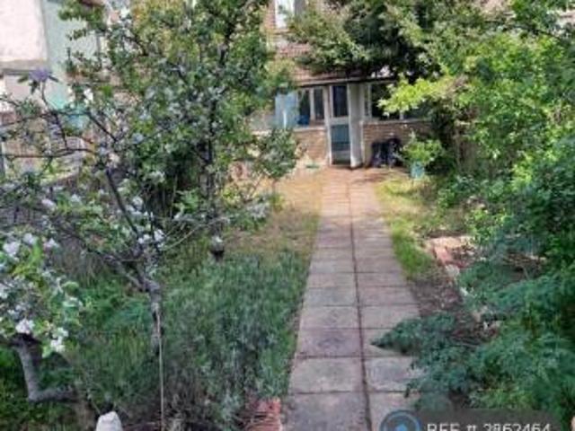 4 bedroom terraced house for rent in York Road, London, E10