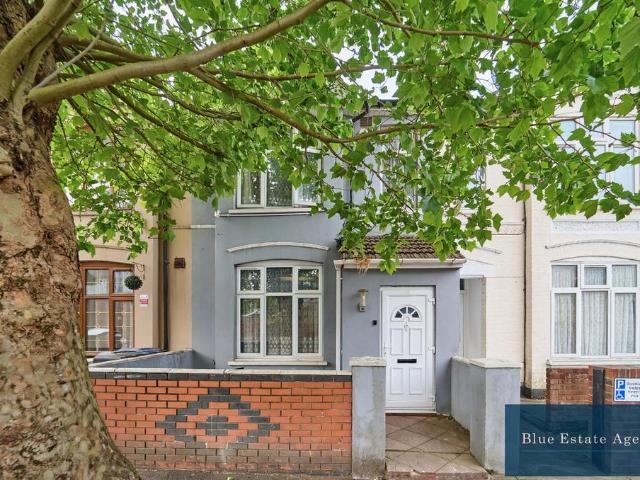4 bedroom terraced house for sale