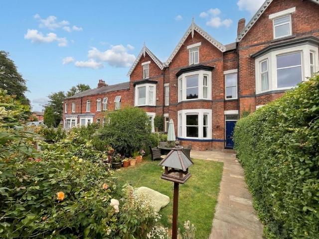 4 bedroom terraced house for sale