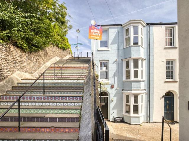 4 bedroom terraced house for sale