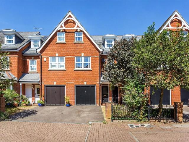 4 bedroom terraced house for sale