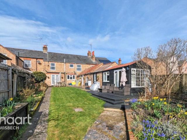 4 bedroom terraced house for sale