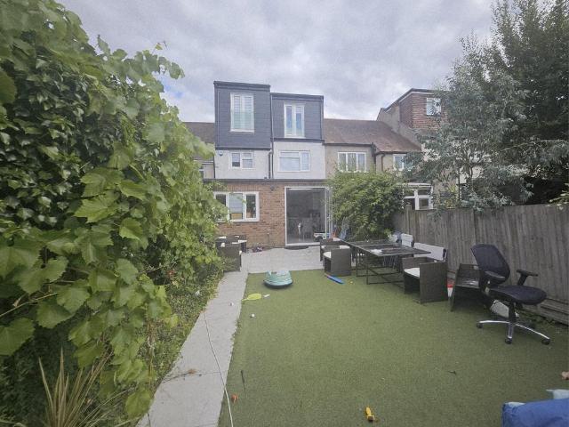 4 bedroom terraced house for sale