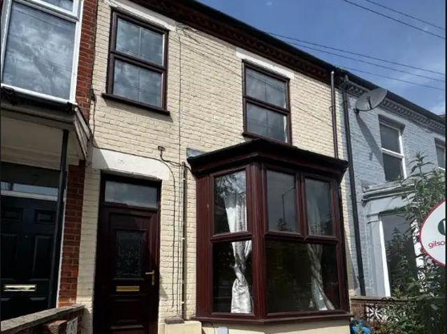 4 bedroom terraced house for sale