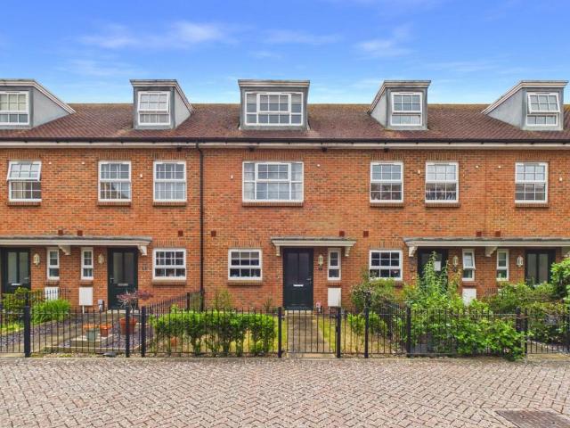 4 bedroom terraced house for sale