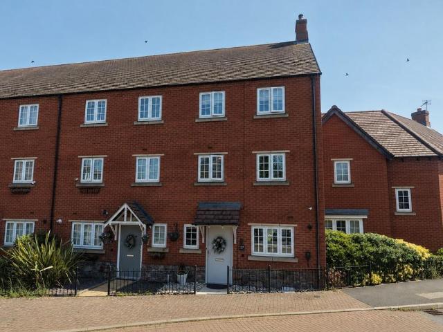 4 bedroom terraced house for sale