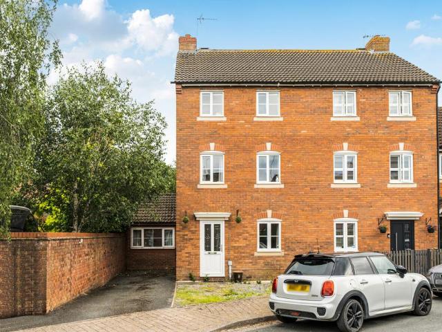 4 bedroom terraced house for sale